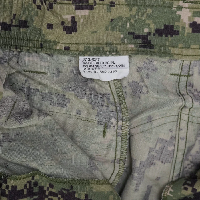 US Navy Women's NWU Type III AOR2 Trousers - 37S, Large